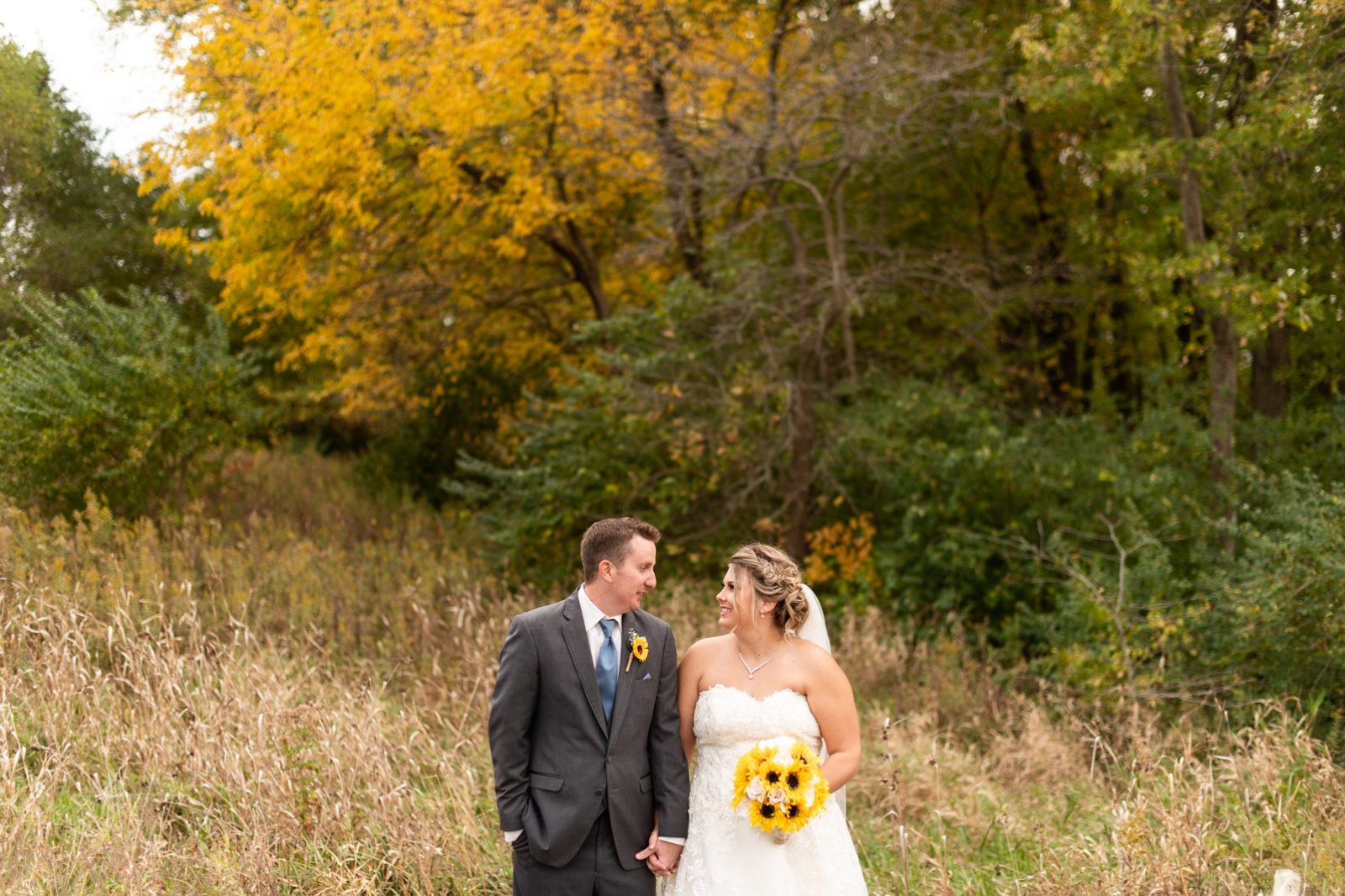 Kristi & Nick | Springfield, IL Poe's On The Hill Sunflower Rustic Fall ...